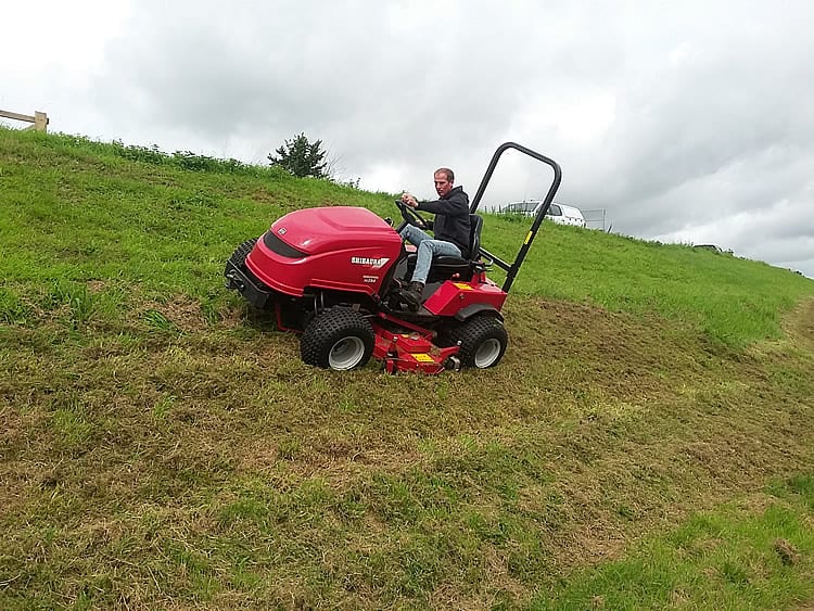 Shibaura slope mower in a class of its own - Slopemower